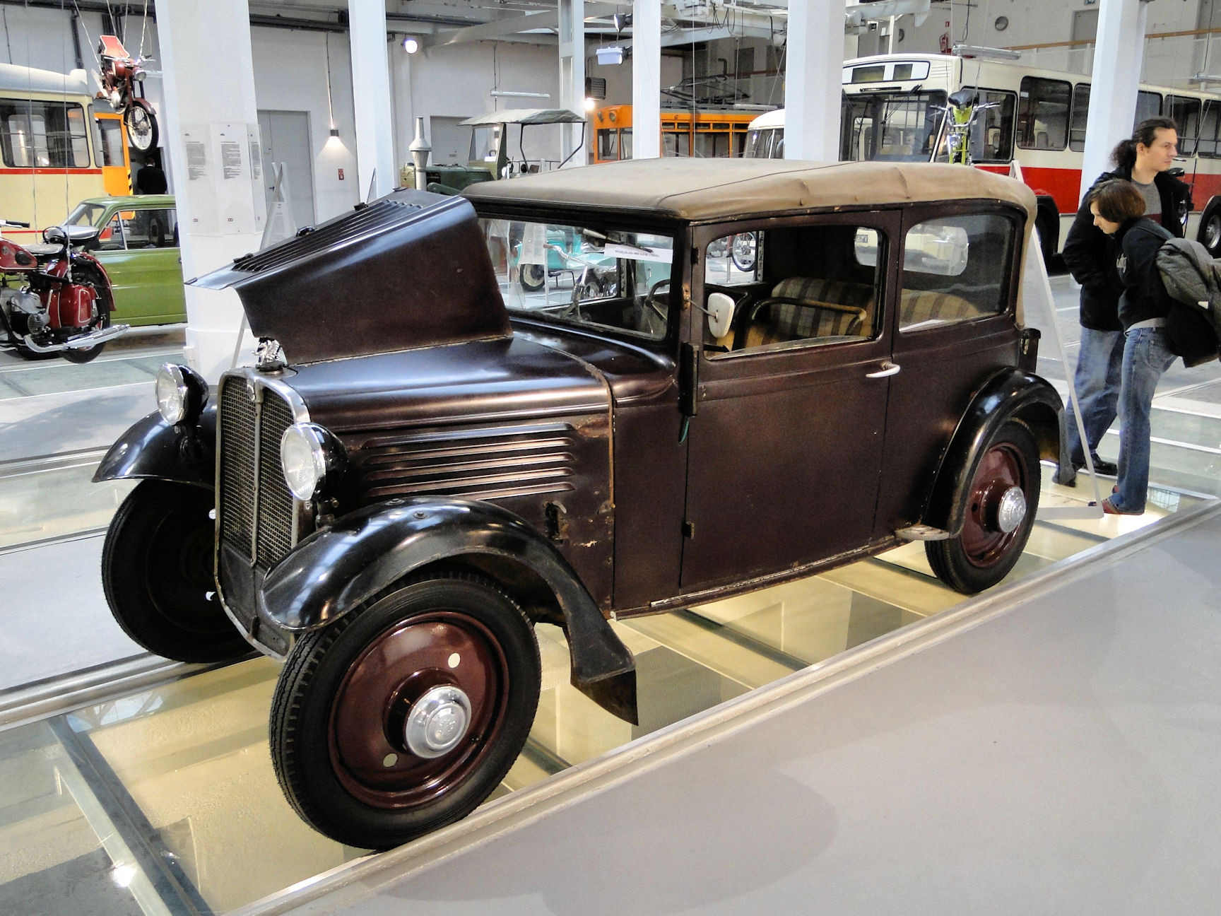 Stoewer, le constructeur allemand qui réalisa une traction équipée d'un ...