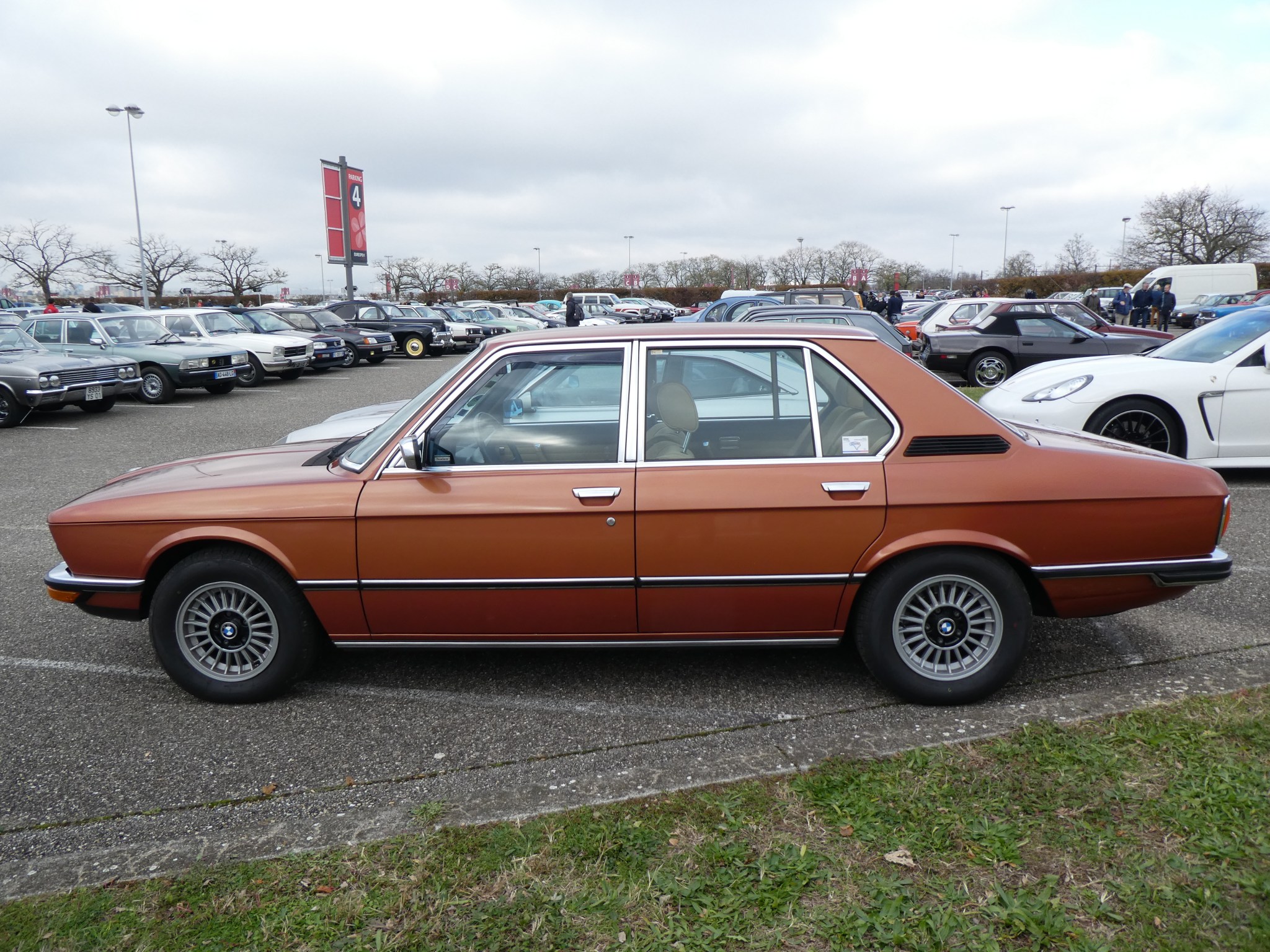 Focus sur : La BMW E12, la série 5 des Compères - Absolutely Cars